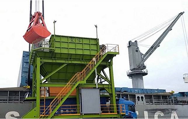 環保永續腳步不停歇 台中港區抑揚塵機具再添生力軍 | 中華日報 | LINE TODAY