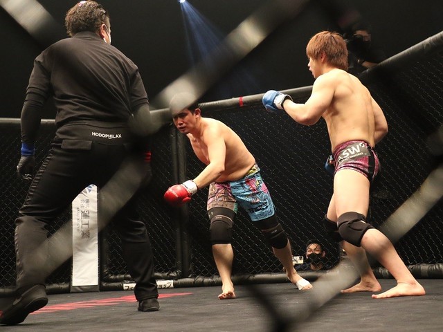 プロレスラーの井土徹也が初開催のトーナメントを制し「プロレスラーは強いんです」【BreakingDown 3】（TOKYO HEADLINE）