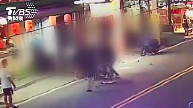 屏科大旁街道深夜傳鬥毆！爆兩空軍士兵涉入 軍警展調查 | TVBS | LINE TODAY