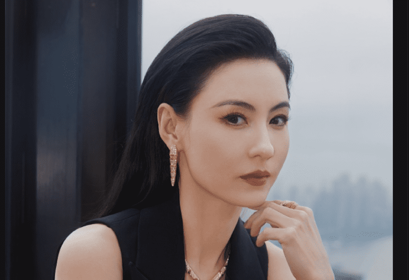 誰說港系妝容看起來粉感重！日常也能駕馭的「清透港風妝」，掌握5要點輕鬆打造成熟純慾氛圍 Line購物