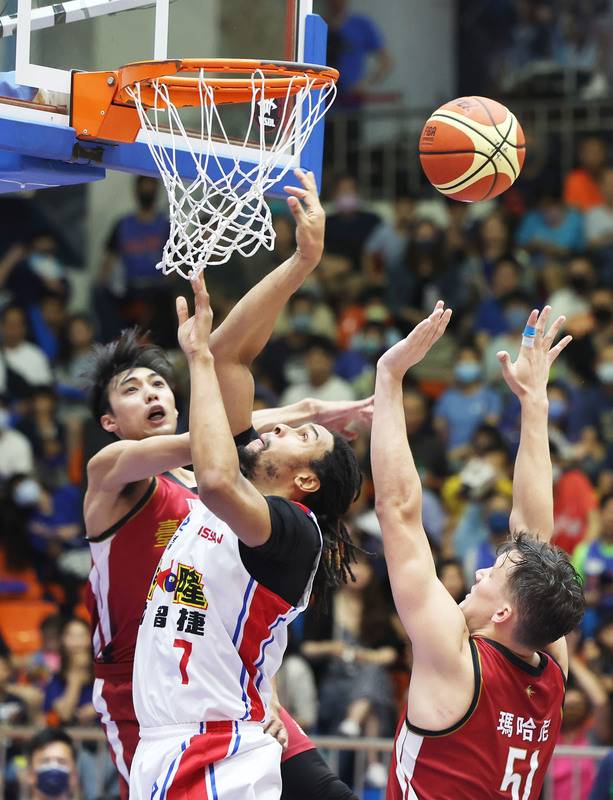 SBL裕隆封王 菲爾斯貢獻25分14籃板(圖) | 中央通訊社 | LINE TODAY