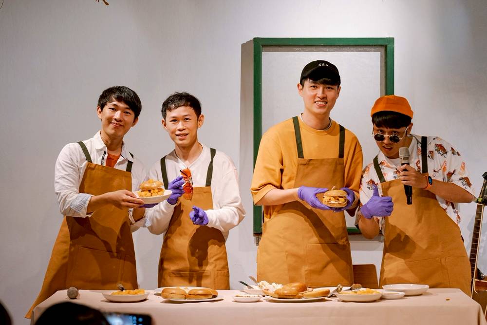 新世代夯團「芒果醬 Mango Jump」聯名貝果 製作過程超差點「吵到解散」 | 藝點新聞 | LINE TODAY
