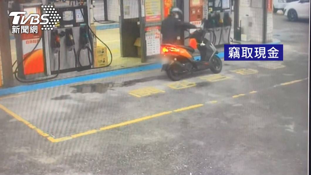 別跑！闖加油站1秒偷900元 婦持鍋鏟追賊 | TVBS | LINE TODAY