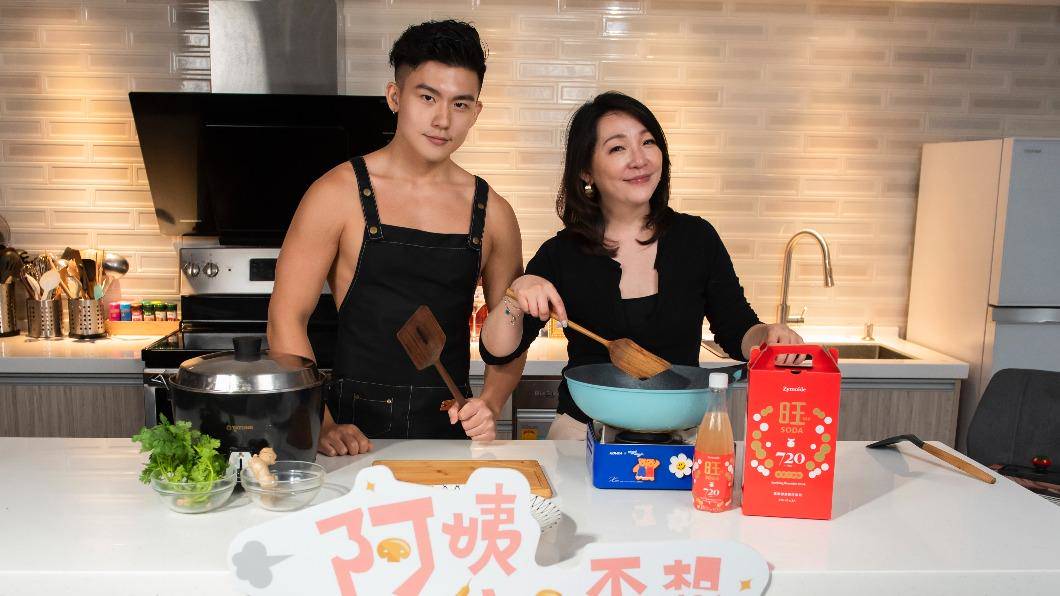 25歲寫真鮮肉喊「阿姨我不想努力」 裸身穿圍裙任她撫摸 | TVBS | LINE TODAY