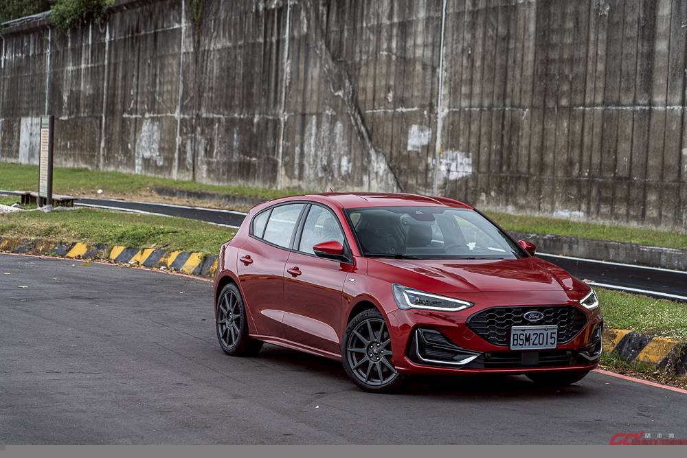 掀背才是本體，但這趨勢下還有優勢嗎？Ford Focus Mk4.5 ST-Line Vignale 試駕 | Go Choice購車趣 ...