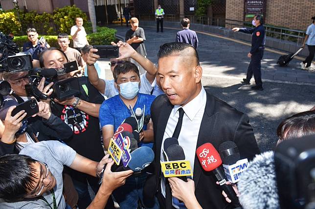 黑人陳建州控大牙誹謗再赴北檢 應訊15小時：偵查不公開 上報 Line Today