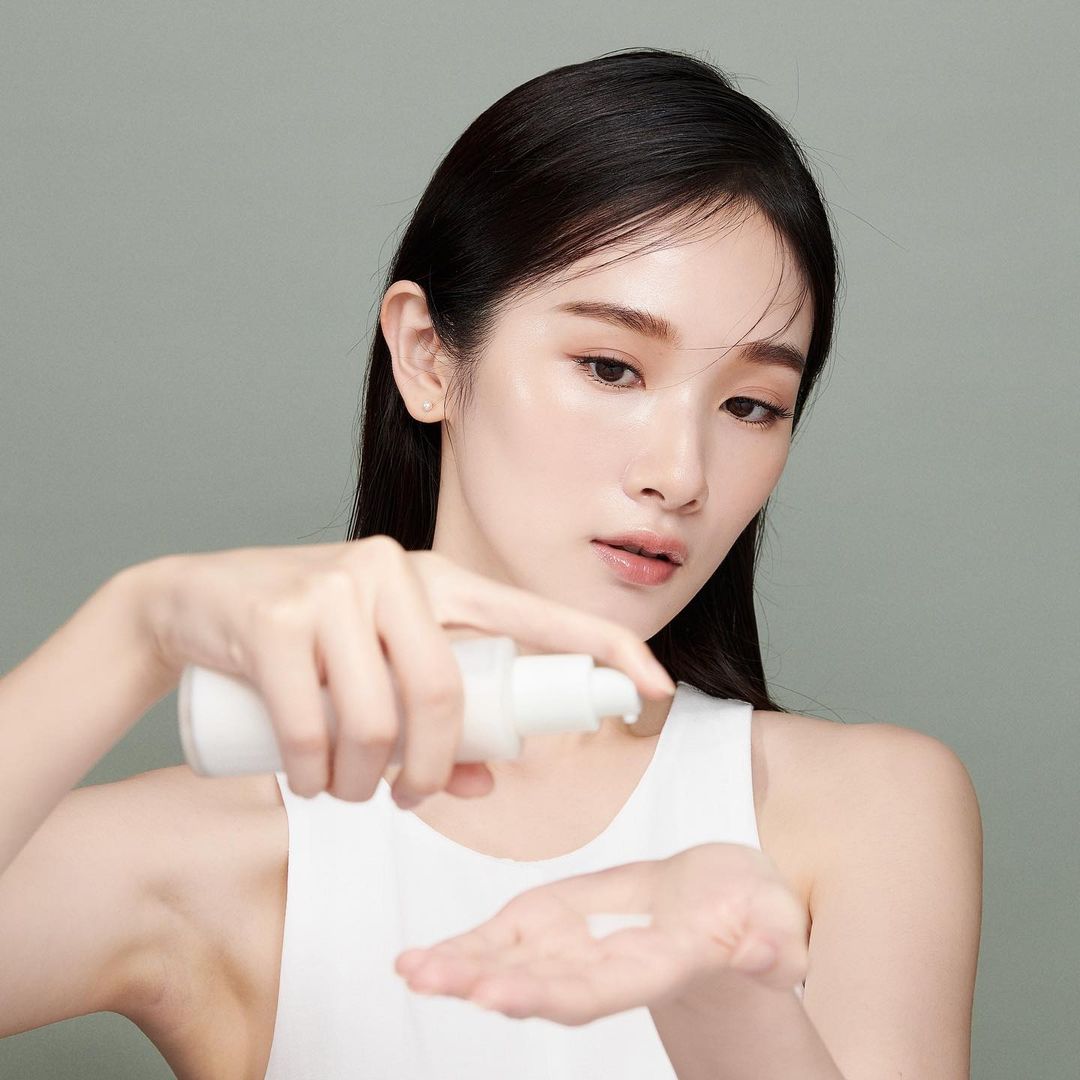 換季上妝「脫皮」怎麼辦？專業彩妝師親自指導「妝前保養」4大重點，面膜、精華液竟是大地雷 Line購物