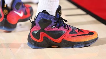 選手實著 / LeBron James 著用 Nike LeBron 13 ’Doernbecher’ | LINE購物