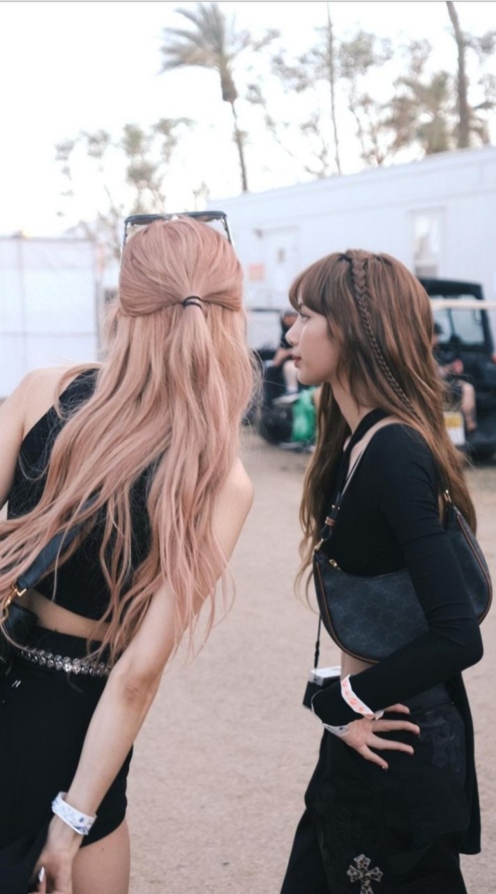 五花肉cp (blackpink Rosé&Lisa)