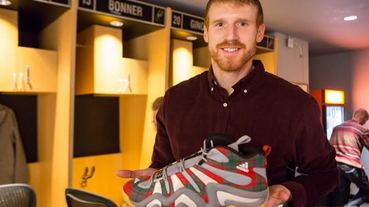 新聞速報 / adidas Crazy 8 ’Christmas Day’ Matt Bonner 客製款 | LINE購物