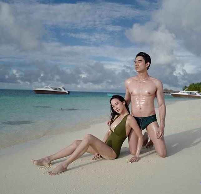 new18 | 10ท่าโพสสุดแซ่บ! ในไอจี "อั้ม พัชราภา"