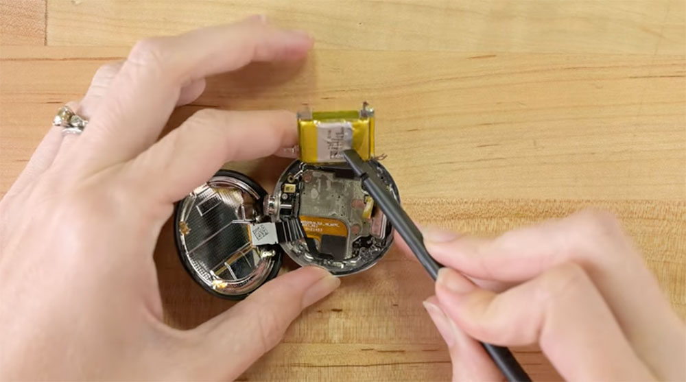 iFixit 終於拆了 Pixel Watch：外部很美，內部要再加油 | LINE購物