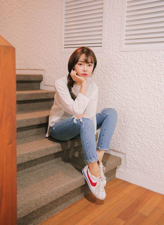 Spiceee.net | สีพื้นกำลังมา ! 26 ideasแมทช์ 'เสื้อแขนยาวสีขาว' ให้เข้ากับทุกลุค