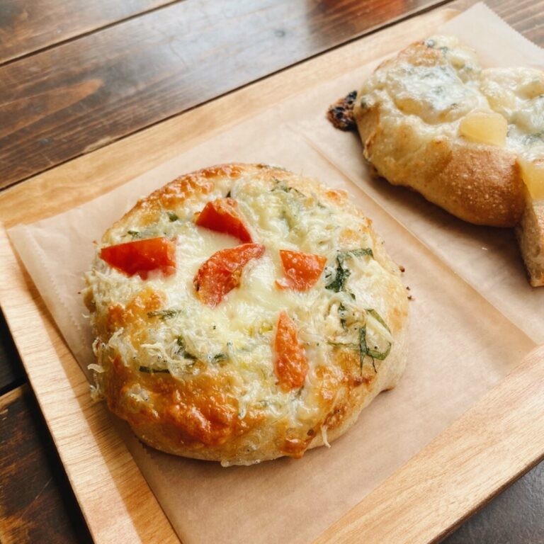 横浜元町のパン屋〈O to U〉と〈ecomo bakery〉を巡る。（Hanako）