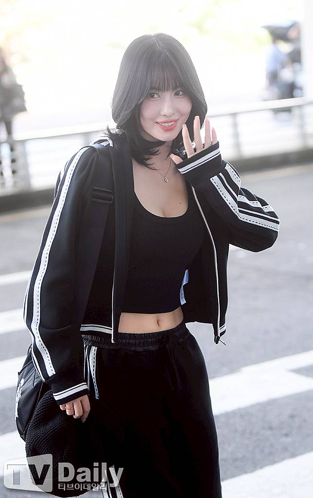 【影片】TWICE MOMO 最新機場拍！All black 全黑穿搭穿出自己的風格～ | 韓星網 | LINE TODAY