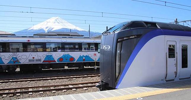 ANNGLE | วิ่งตรงสู่ภูเขาไฟฟูจิด้วย Fuji Excursion: รถไฟเส้นทางใหม่ ...