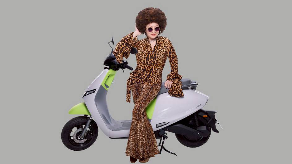 Ionex 綠牌電動車暢銷開紅盤 天母比莉廣告首播開打 | 2GameSome | LINE TODAY