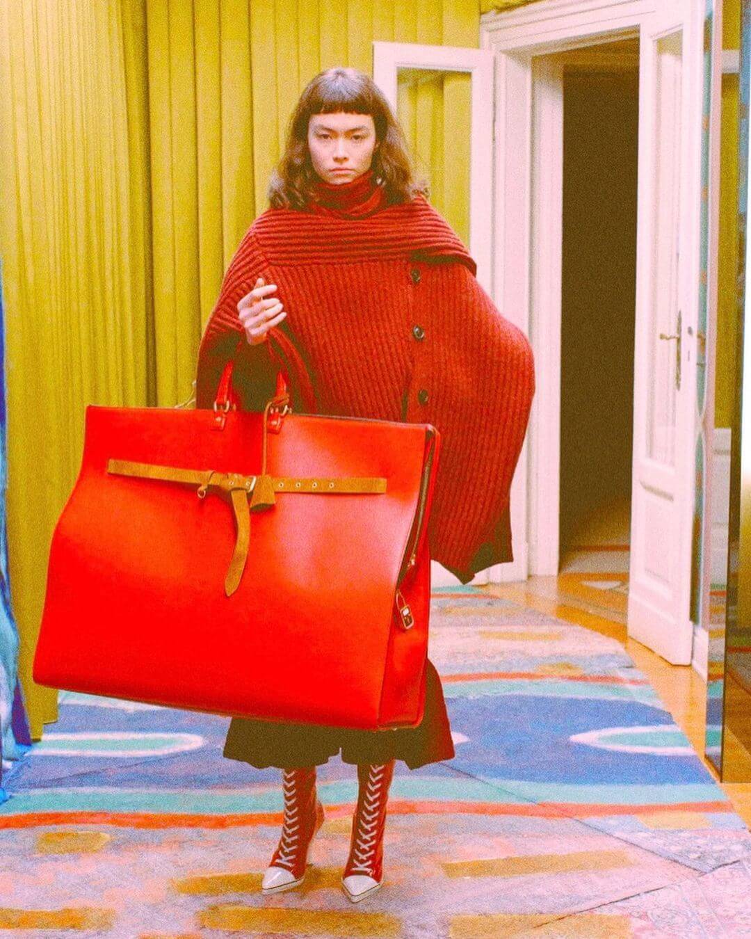 實用至上？MARNI、PRADA、TOD’S 袋型愈出愈大 巨型手袋成為秋冬 2021潮流趨勢 | MING'S | LINE TODAY