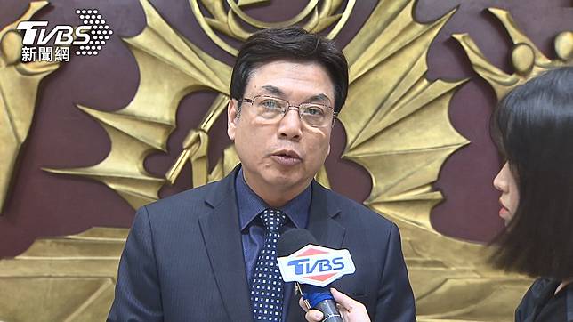 新北議會「侯立牌」終撤！劉和然率官員道歉 | TVBS | LINE TODAY