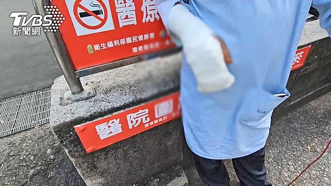 拆違建砸中機車 男持開山刀揮砍工人 | TVBS | LINE TODAY