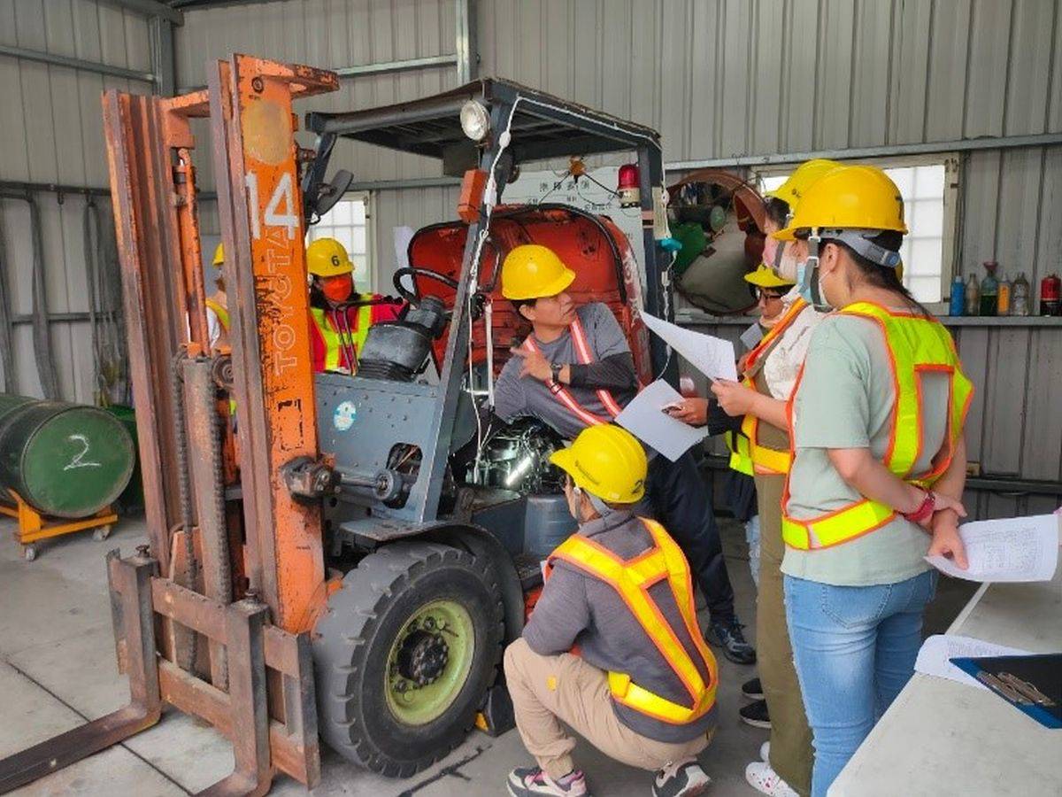 中市府跨機關合作開辦訓練班 協助女性取得堆高機操作證照 中廣新聞網 Line Today