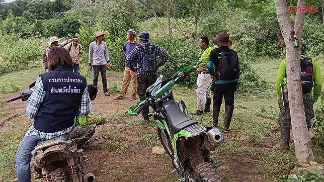 ยายวัย 75 หลงป่า หา 12 ชม. เจอหมดแรงกลางหุบเขา เผยนอนบนต้นไม้ แล้วพลัดตก | Khaosod | LINE TODAY