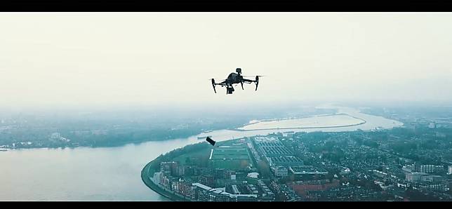 iPhone X ทดสอบ Drop Test จากความสูง 300 เมตร ไร้เคส กระแทกพื้นจะรอดหรือไม่"