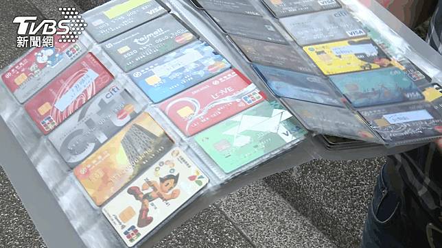 狂辦31張信用卡！ 男年收入70萬、額度557萬元 | TVBS | LINE TODAY