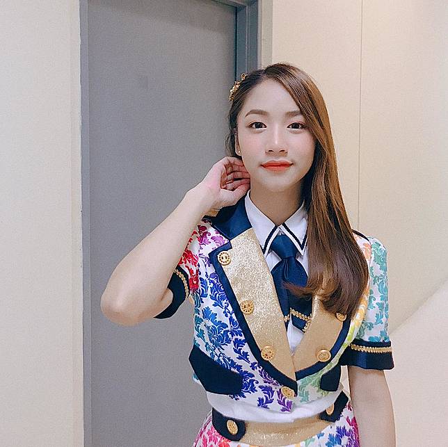 new18 | กลั้นน้ำตาอาลัย "เค้ก BNK48" ร่ำไห้ประกาศจบการศึกษากลางเธียเตอร์