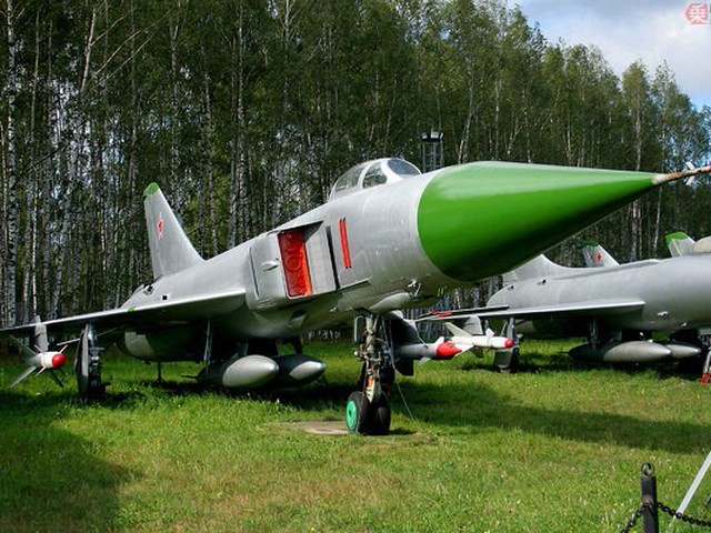 知名度皆無な冷戦期ソ連のSu-15戦闘機が関わった「事件」（乗りものニュース）