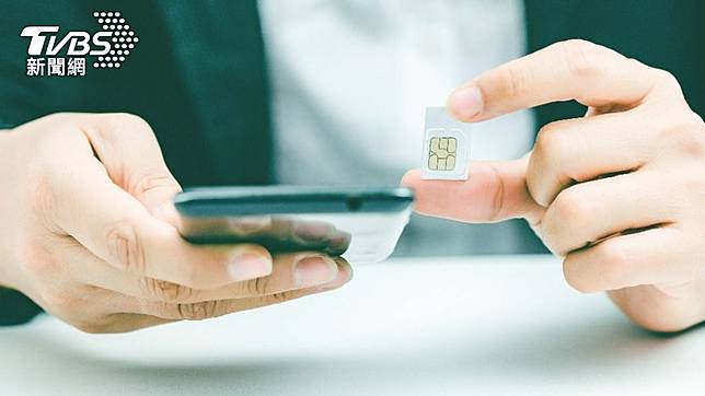 欲消滅實體SIM卡？傳iPhone 15將在多國改用eSIM | TVBS | LINE TODAY