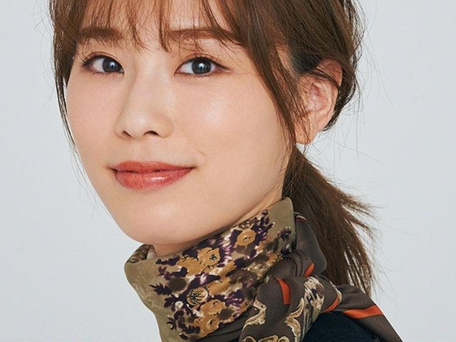 【スカーフアレンジ】「ハイネック巻き」で女っぷりを上げて！（BAILA News）