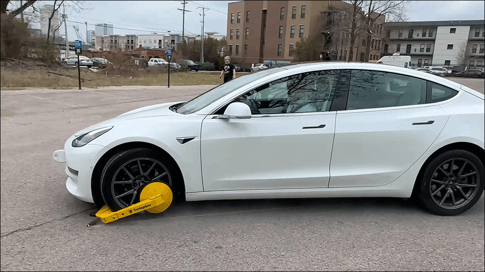特斯拉 Model 3 改裝 10 英尺高巨大輪子，測試能否顛倒行駛成為翻滾特技車 Line購物