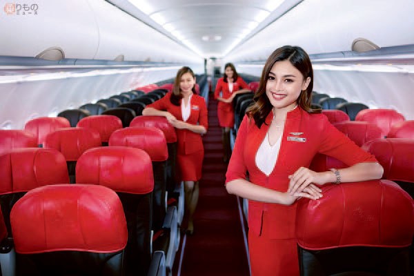 "赤いCA制服" 昔は日本の航空会社にも 今はどこで見られる（乗りものニュース）