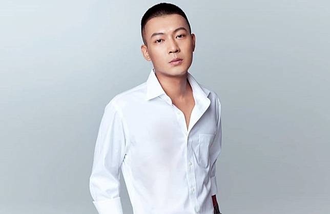 Toyz被打爆滿頭血 網紅鳳梨酸：有文化的89不會當街K人 | 中時新聞網 | LINE TODAY