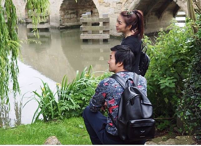 "เชน ธนา" ควงภรรยา ทำบุญขึ้นบ้านใหม่-พร้อมย้ายเข้าอยู่ คฤหาสน์หรู 200 ล้าน" " | Khaosod | LINE TODAY