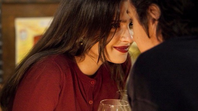 男性の前だけ態度が豹変…！ 「同性に嫌われる女性」がやりがちな行動(ananweb)