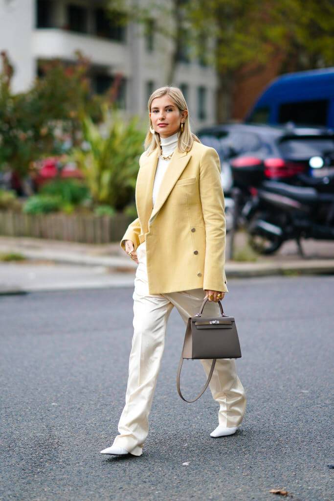 罕有拍檔色登場！PANTONE 公布 2021 年度代表色：「終極灰」和「明亮黃」 | MING'S | LINE TODAY