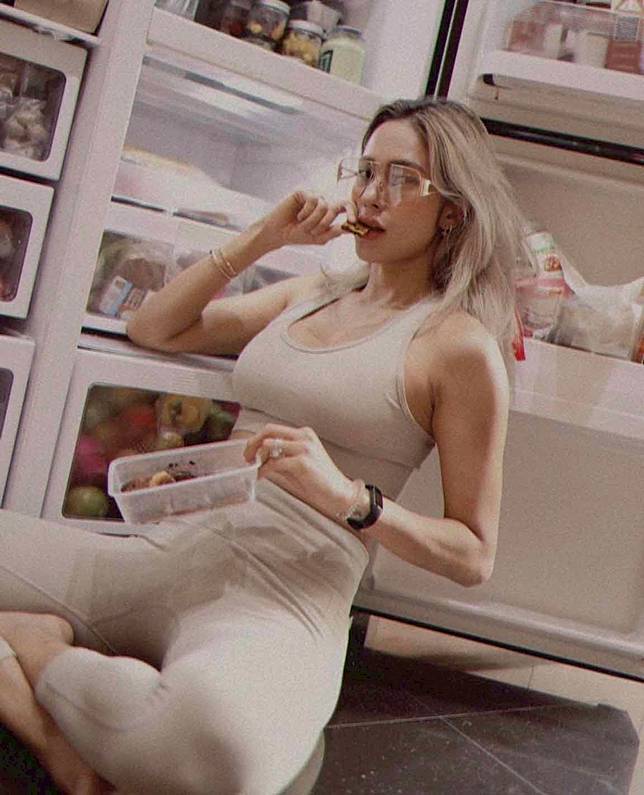 สะโพกดินระเบิด! " อุ้ม ลักขณา" อวดบั้นท้ายลูกพีช กลมกลึงยั่วใจ | UndubZapp | LINE TODAY