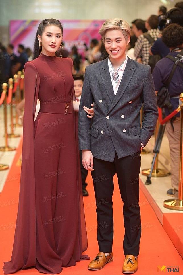 MThai.com - Gossip | ใครปังใครแป้ก" ! พรมแดง สยามดารา ร้อนฉ่า!! ซุปตาร์ ...