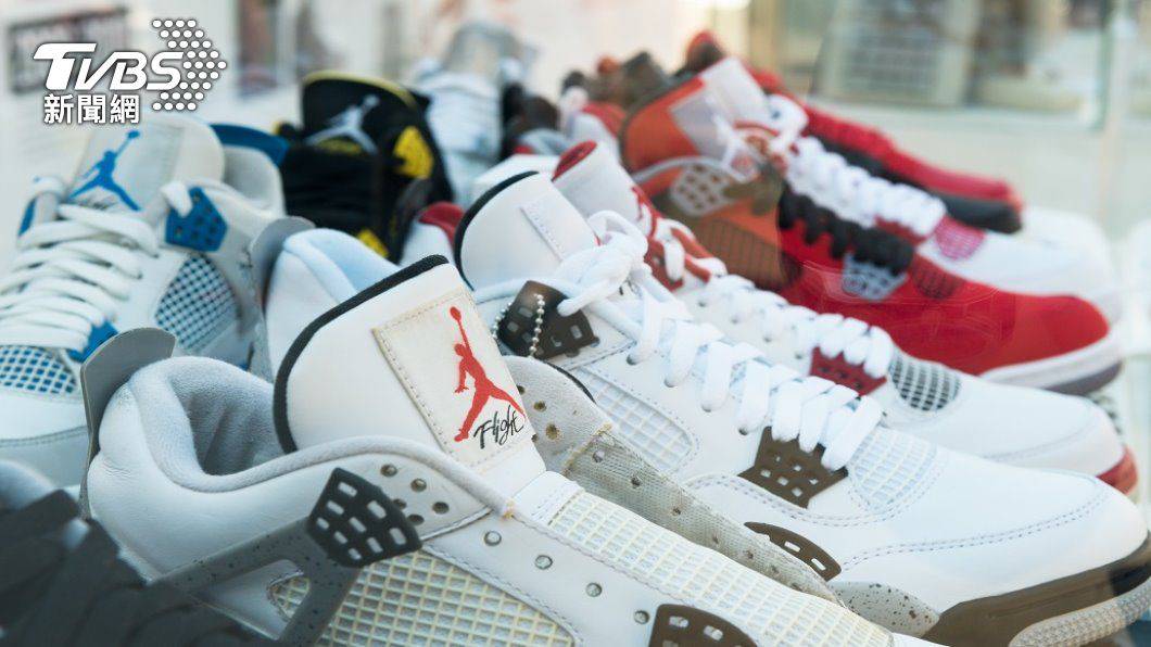 揭露搶鞋程式黑幕 運動大廠忙推機制阻球鞋黃牛 | TVBS | LINE TODAY
