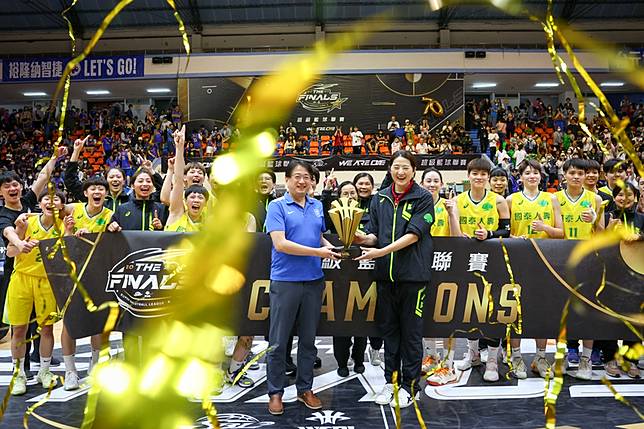 WSBL冠軍戰 國泰3連勝封后（2）(圖) | 中央通訊社 | LINE TODAY