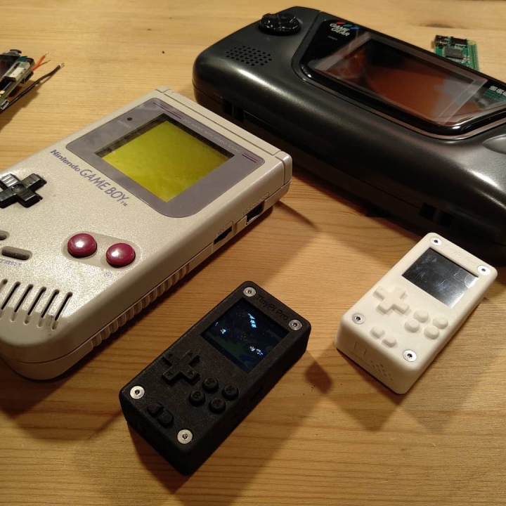TinyPi Pro土砲迷你主機，在銅板大的螢幕上暢玩懷舊遊戲 | LINE購物