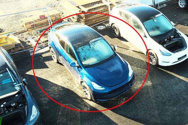 德製 Model Y 將再添新色？「Abyss Blue Multicoat」多塗層深藍實車疑似在柏林工廠現身 | DDCAR 電動車 ...
