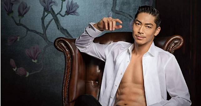 AKIRA肌情迎接40歲 大方放送養眼「冰塊盒腹肌」 | CTWANT | LINE TODAY