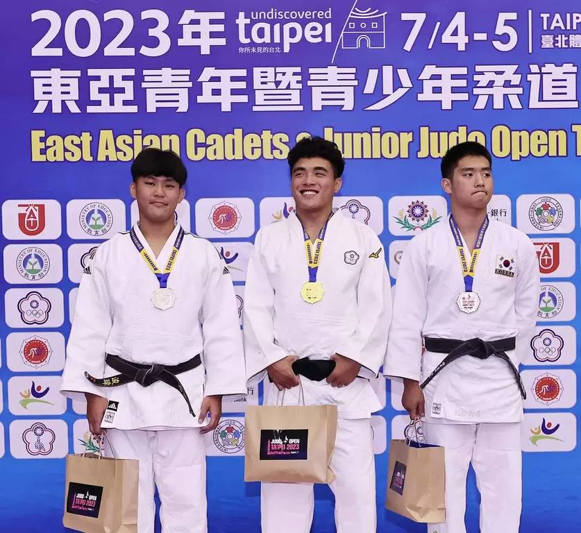 東亞青柔道》3天前被關節技手還在痛 孫立威照樣奪-81KG級金牌 | 麗台運動 | LINE TODAY