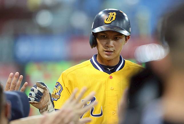 岳政華開轟3安隔693天獲MVP 近4場扛一棒助總滿意 | TSNA | LINE TODAY