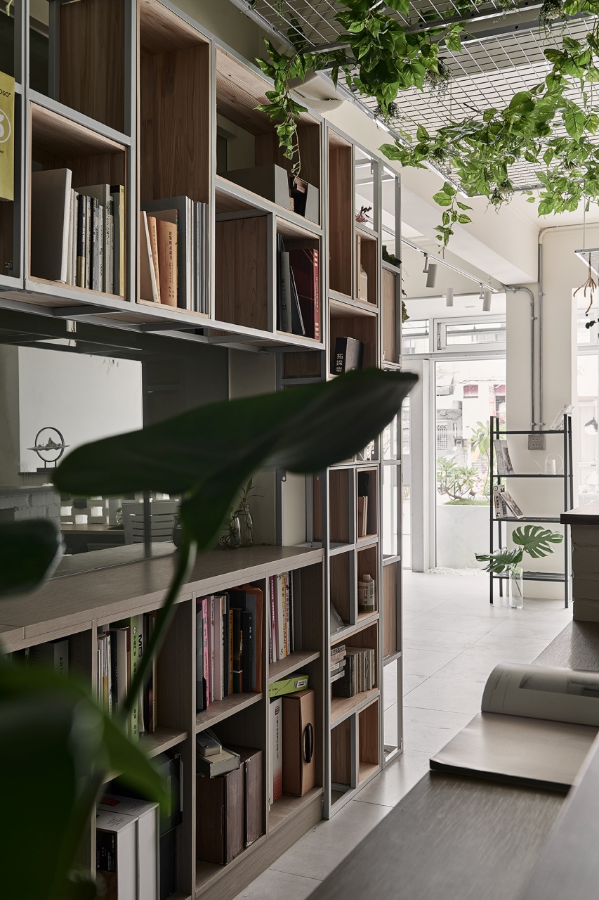 城市裡的綠意 45年老屋改造設計師辦公室 | LINE購物