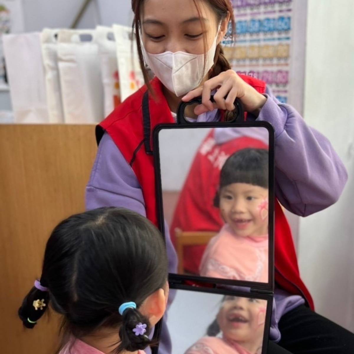 中長髮 新生醫護管理專科學校美容科23日與楊梅私立小荳荳幼兒園、微醺 Fanclub