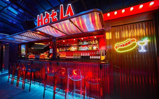 北捷變成美食市集？「R8 METRO BAR輕食吧」超炫燈光打造獨特視覺感受！ | Styletc | LINE TODAY